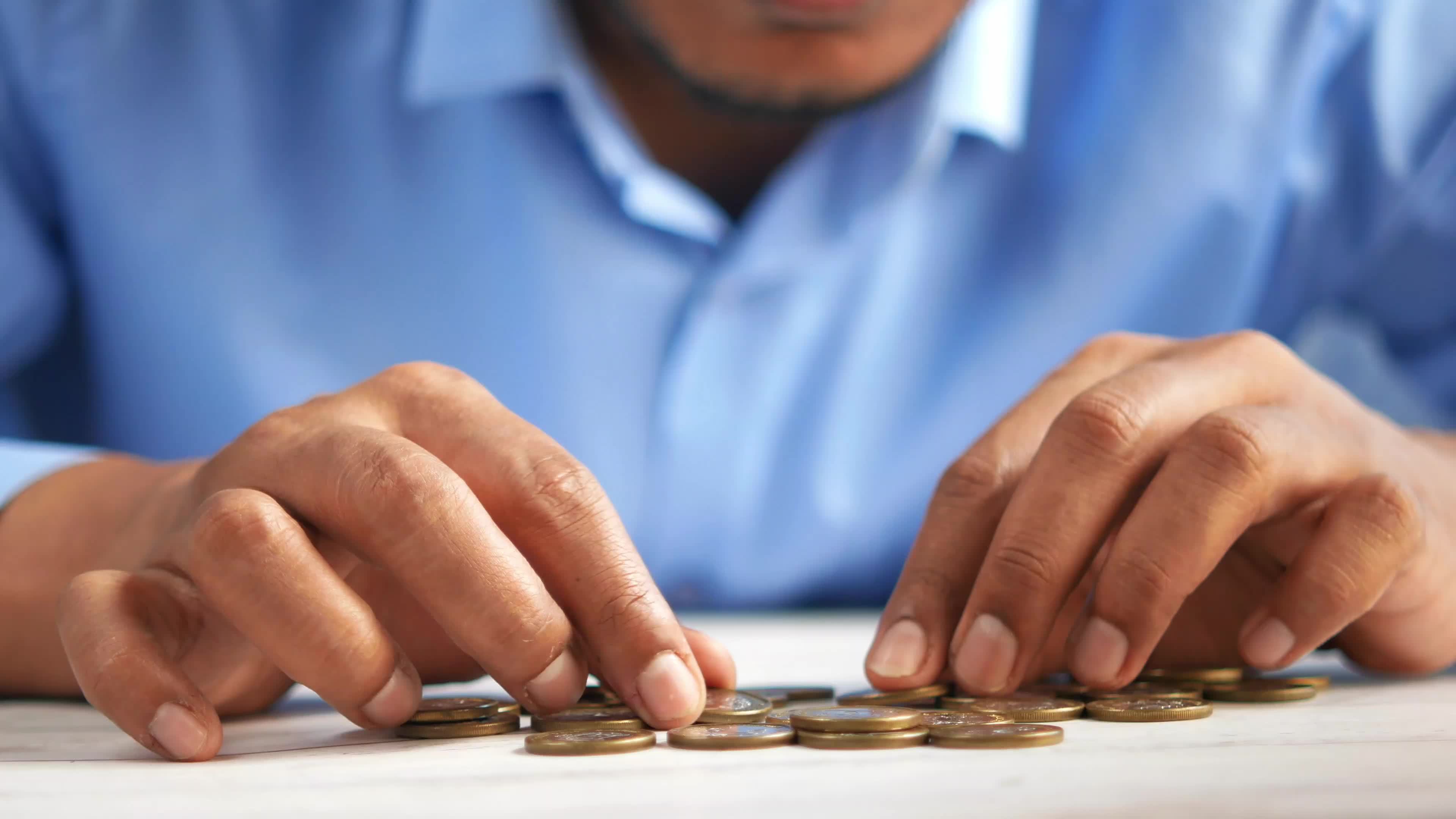 Man counting change on a table close up 14030751 Stock Video at Vecteezy