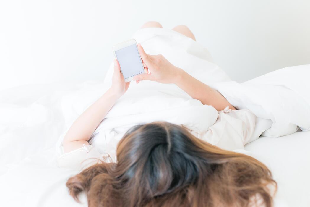 Using Phone In Bed Stock Photos, Images and Backgrounds for Free Download