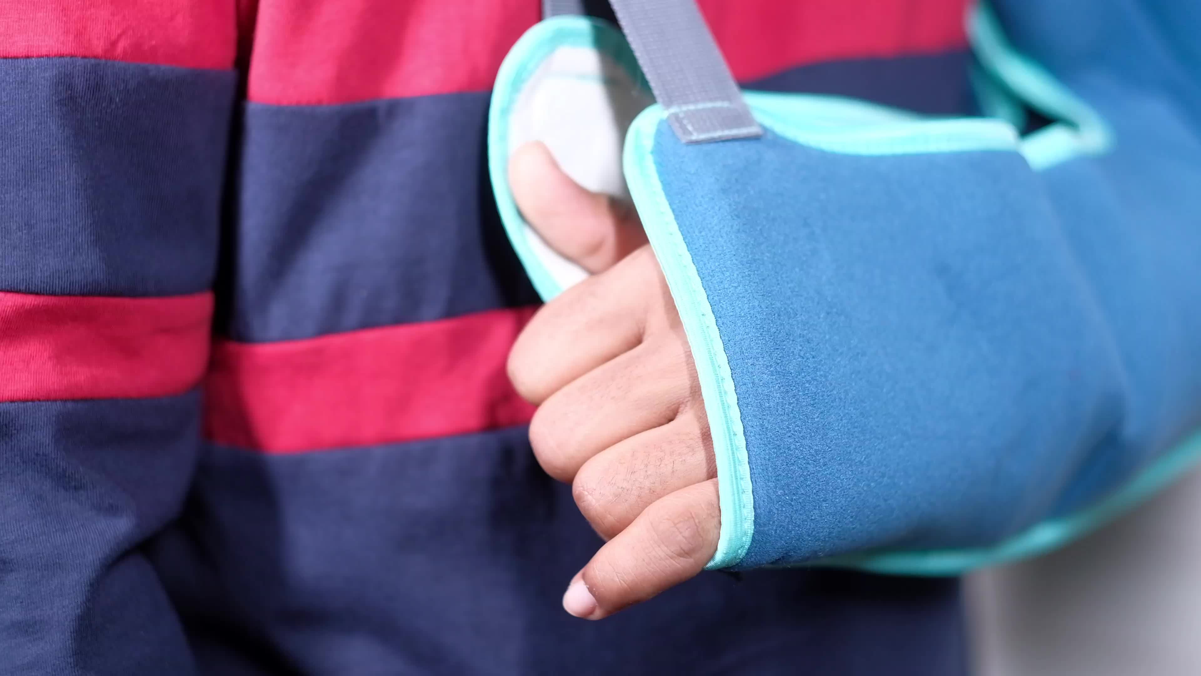 Young Man Wearing An Arm Brace For Broken Hand 22412108 Stock Video At Vecteezy