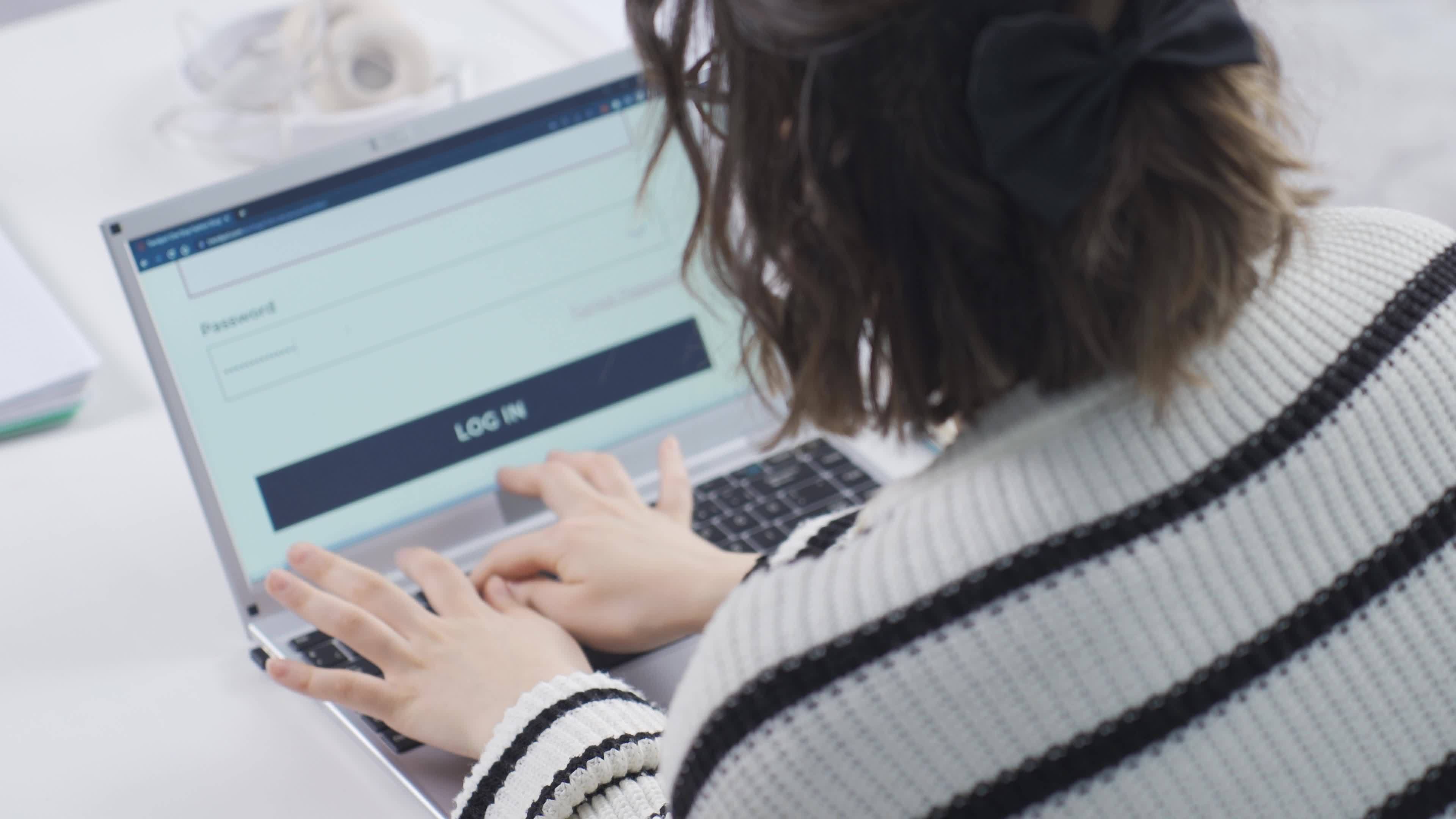 Incorrect Password The Woman Cannot Enter The Site She Wants To