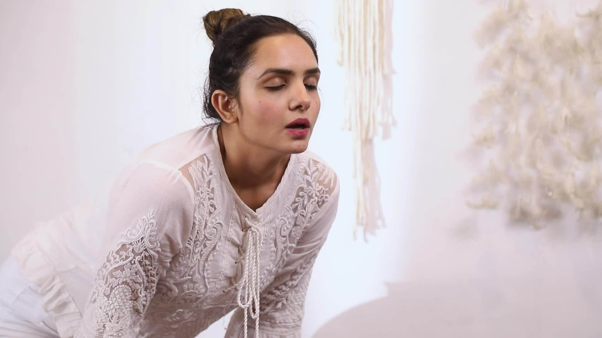 Video of a woman doing Mukh Dhauti kriya 24128928 Stock Video at Vecteezy