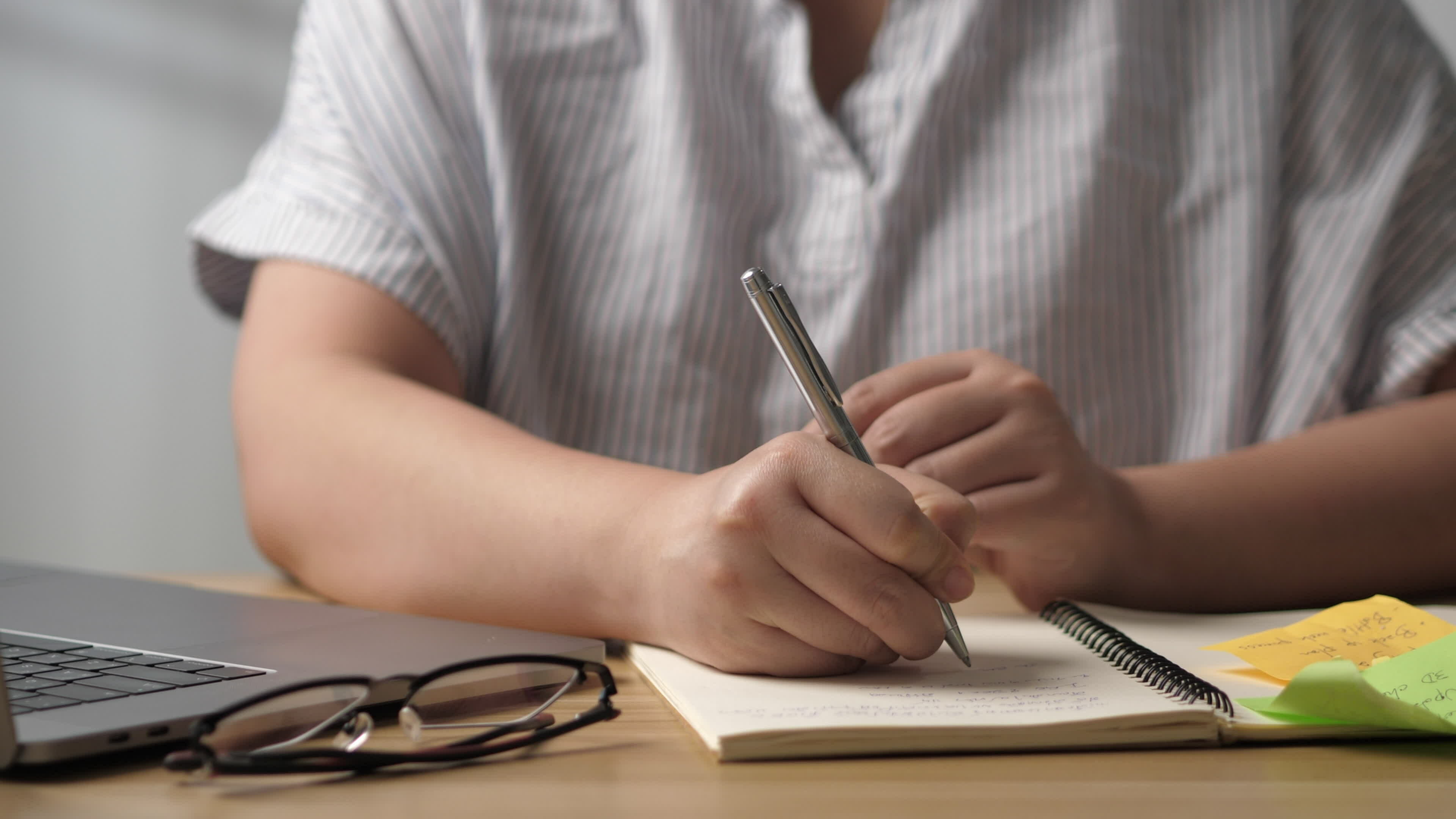 Close up hands Asian businesswoman, freelance data scientist work ...