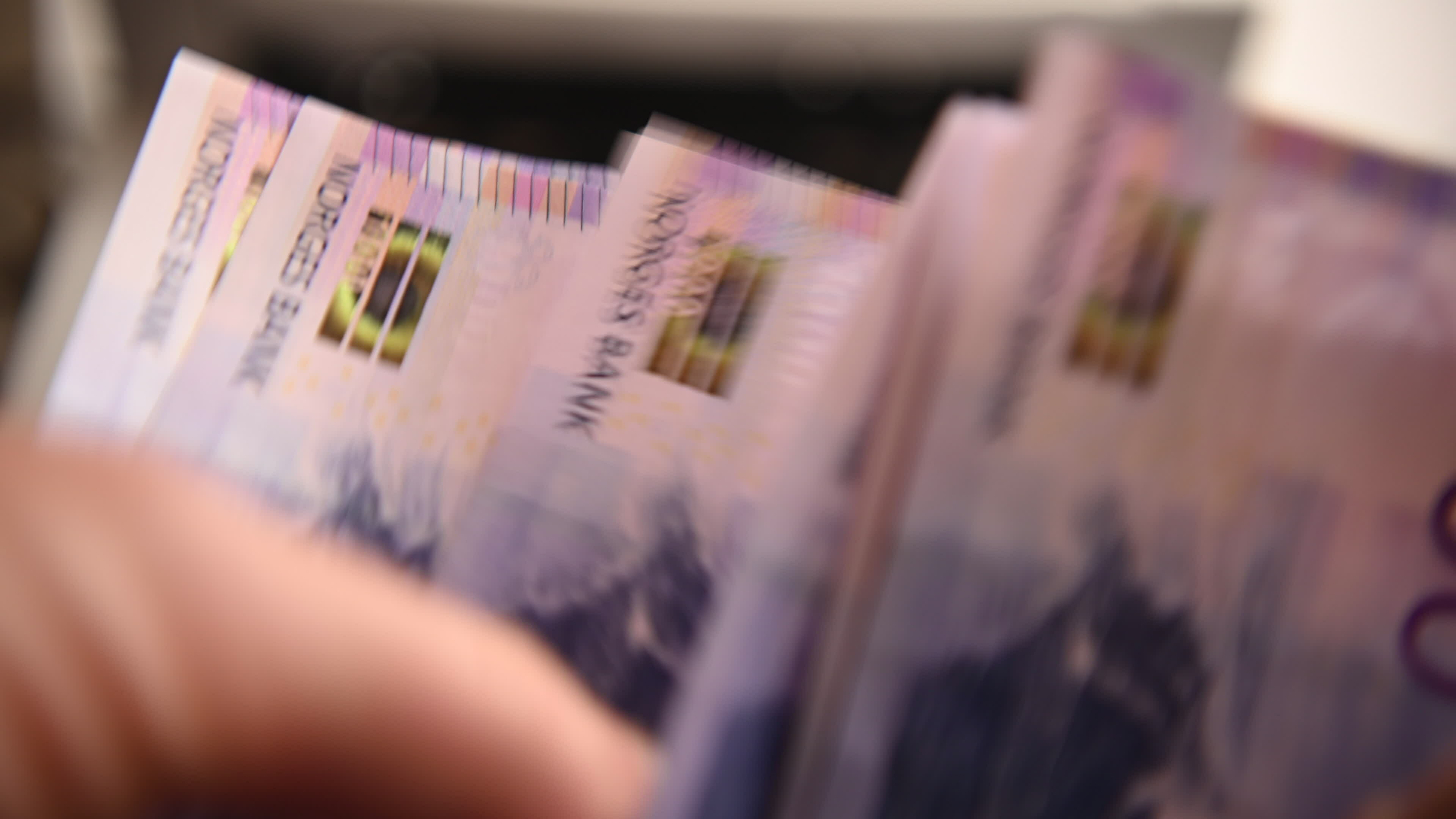 Man Counting Norwegian Krones Banknotes 24480832 Stock Video At Vecteezy man-counting-norwegian-krones-banknotes-24480832-stock-video-at-vecteezy