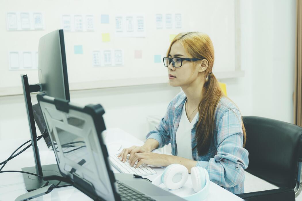Woman Working Computer Stock Photos, Images and Backgrounds for Free ...