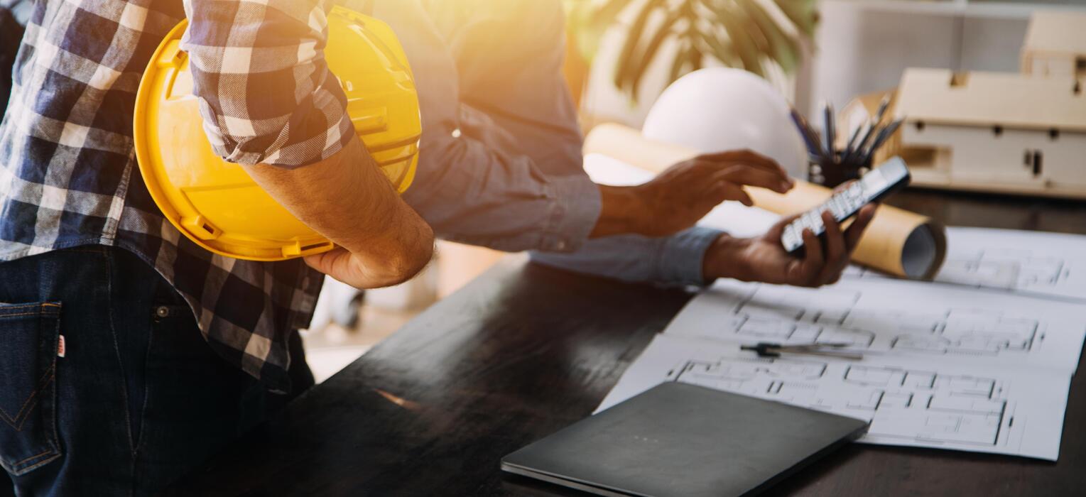 Contractor On Computer Stock Photos, Images and Backgrounds for Free ...