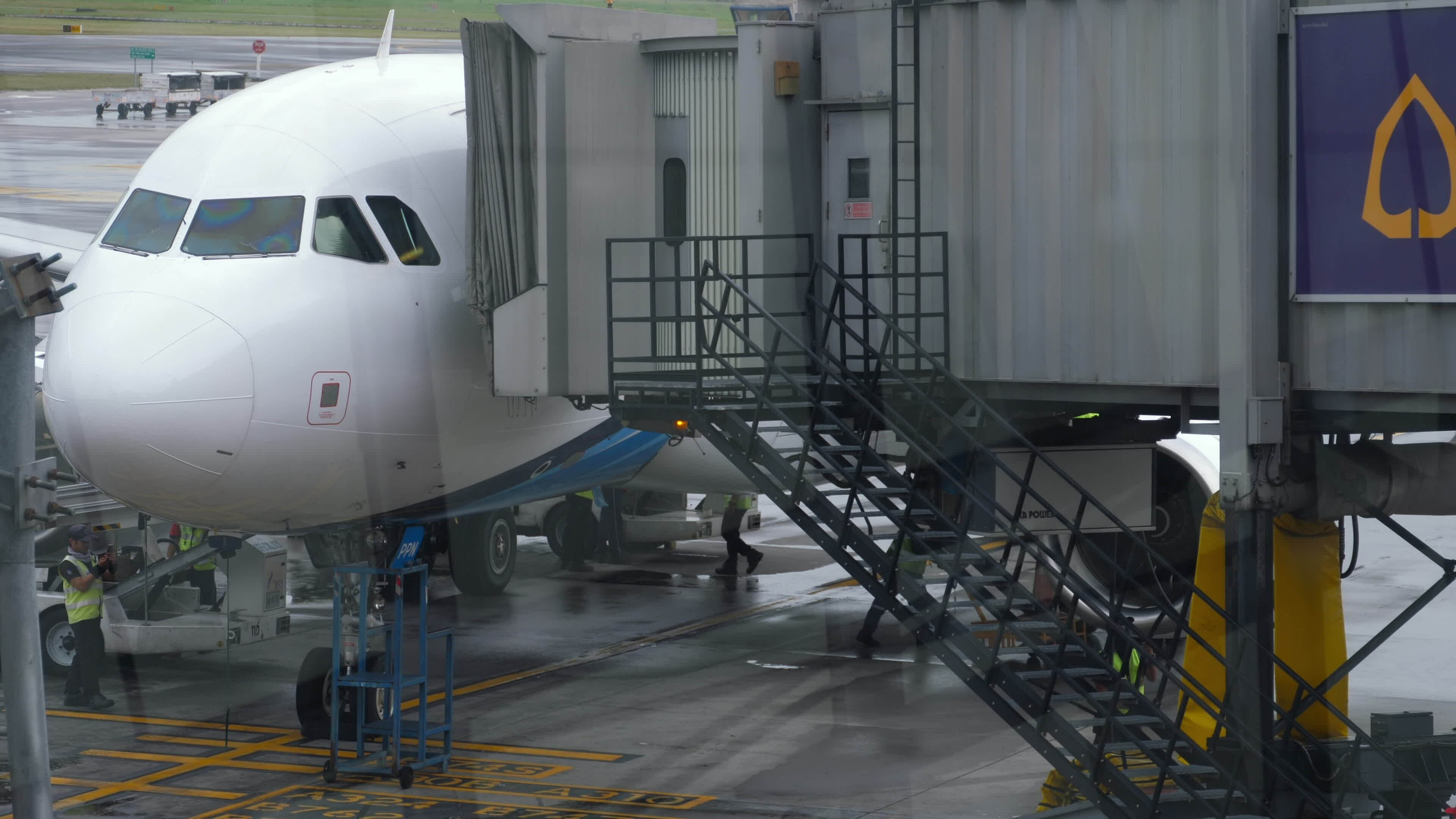 BANGKOK, THAILAND NOVEMBER 11, 2017 - Telescopic gangway for passengers ... BANGKOK, THAILAND NOVEMBER 11, 2017 - Telescopic gangway for passengers ...