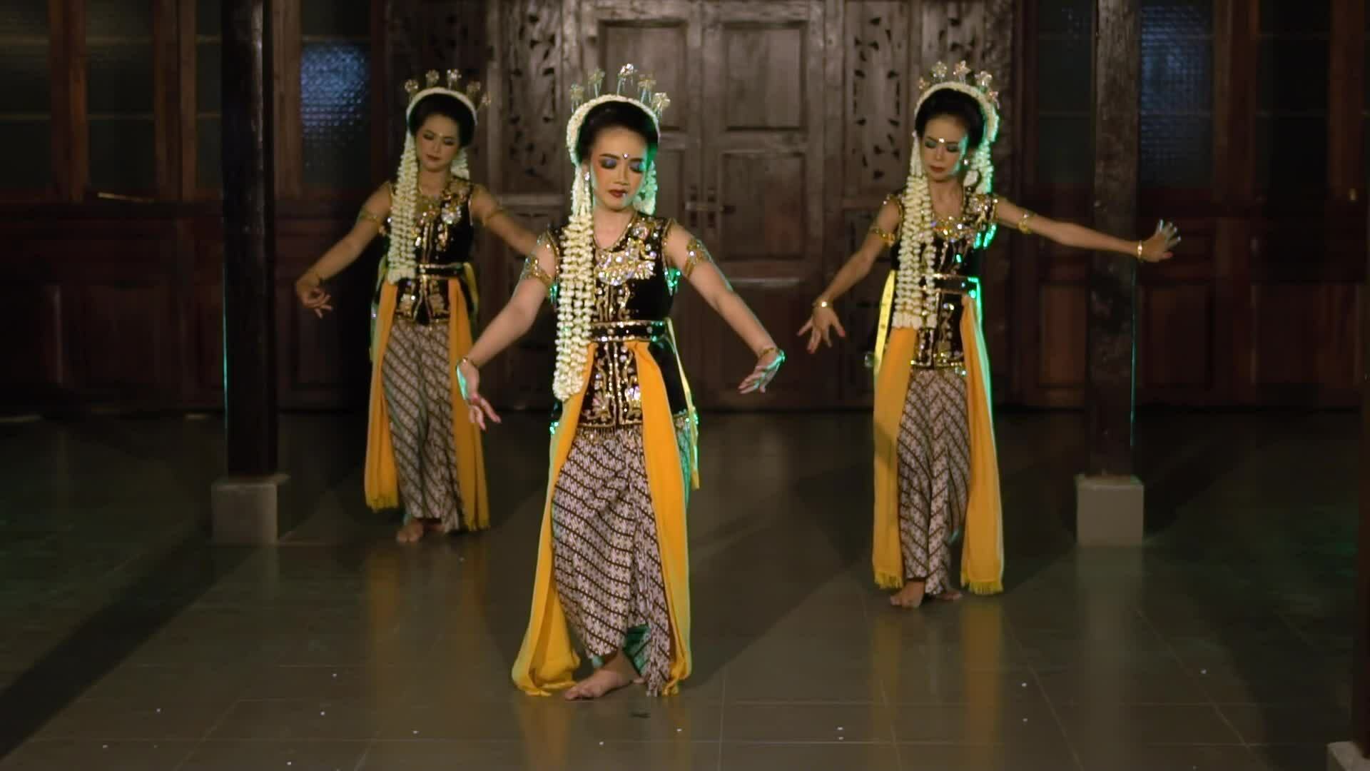 a group of Indonesian dancers perform a traditional Javanese dance in a temple 26602694 Stock ...