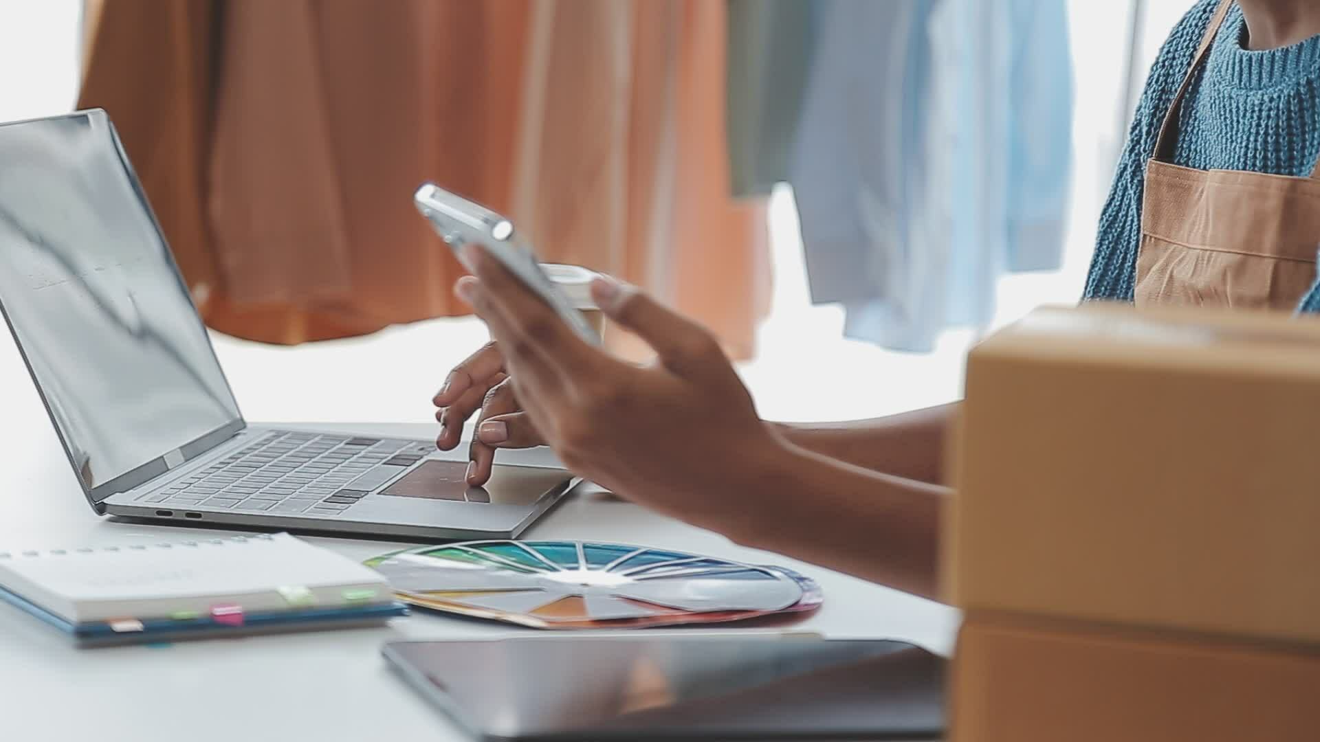 Starting small businesses SME owners female entrepreneurs check online ... Starting small businesses SME owners female entrepreneurs check online ...