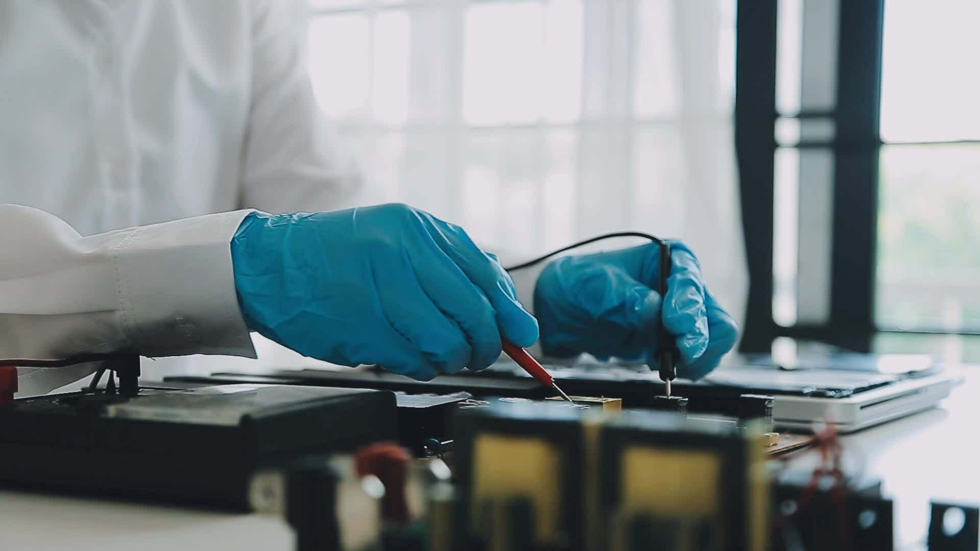 Debugging Electronics Device Pcb Witch Microcontroller In Electronics Laboratory 28258532 Stock