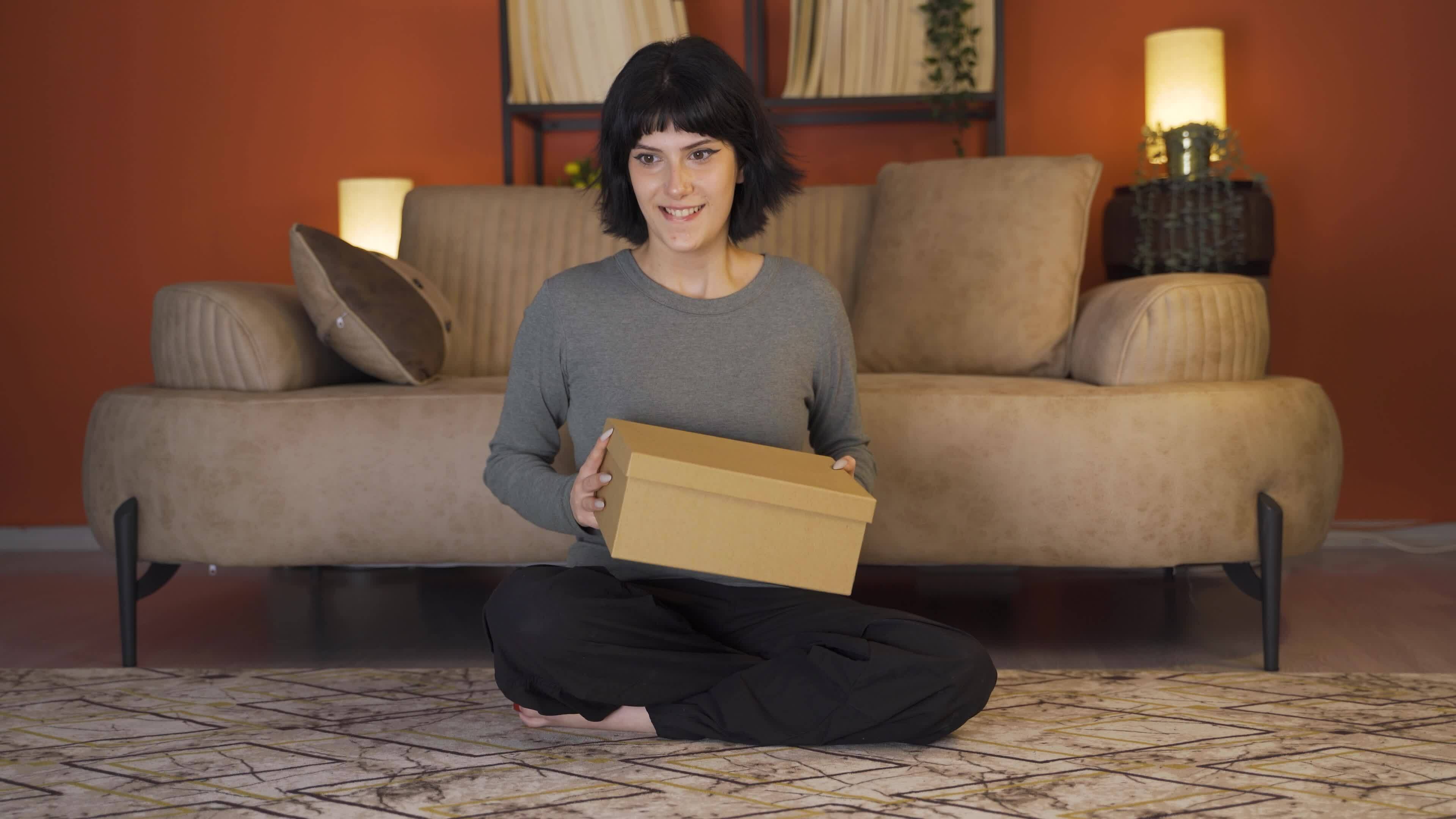 The woman who opened the cargo package. 33032360 Stock Video at Vecteezy