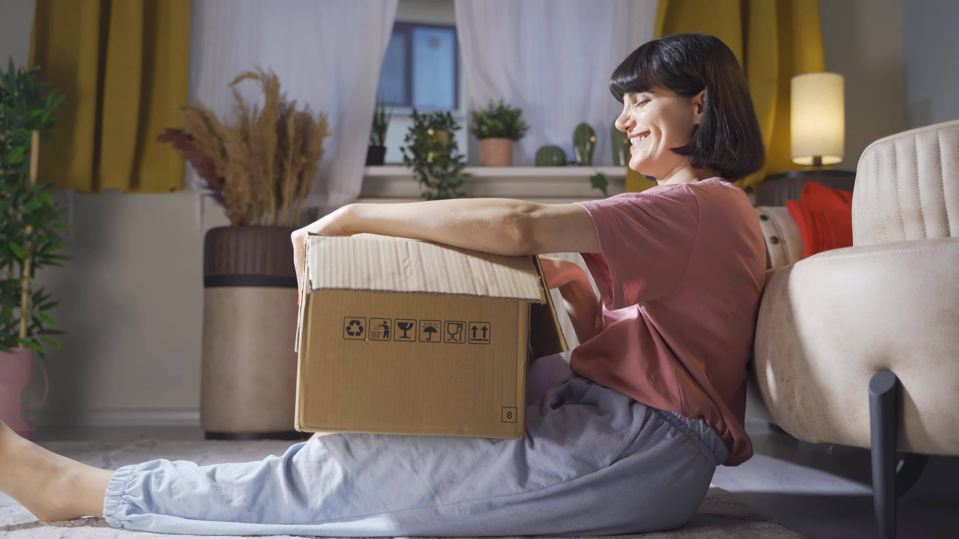 The woman who opened the cargo package. 33058821 Stock Video at Vecteezy