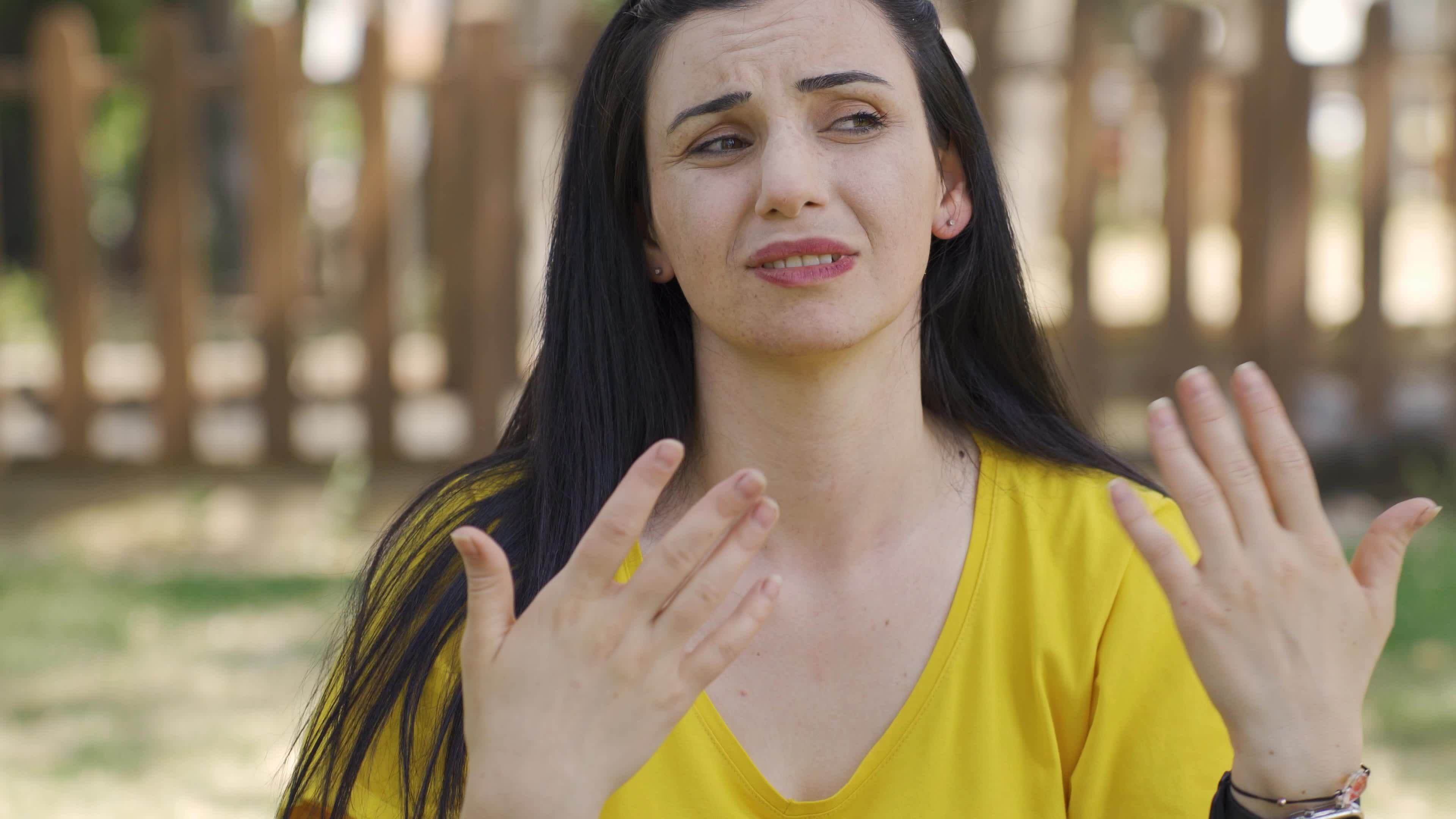 The woman who is suffocating from the heat. 33066810 Stock Video at Vecteezy