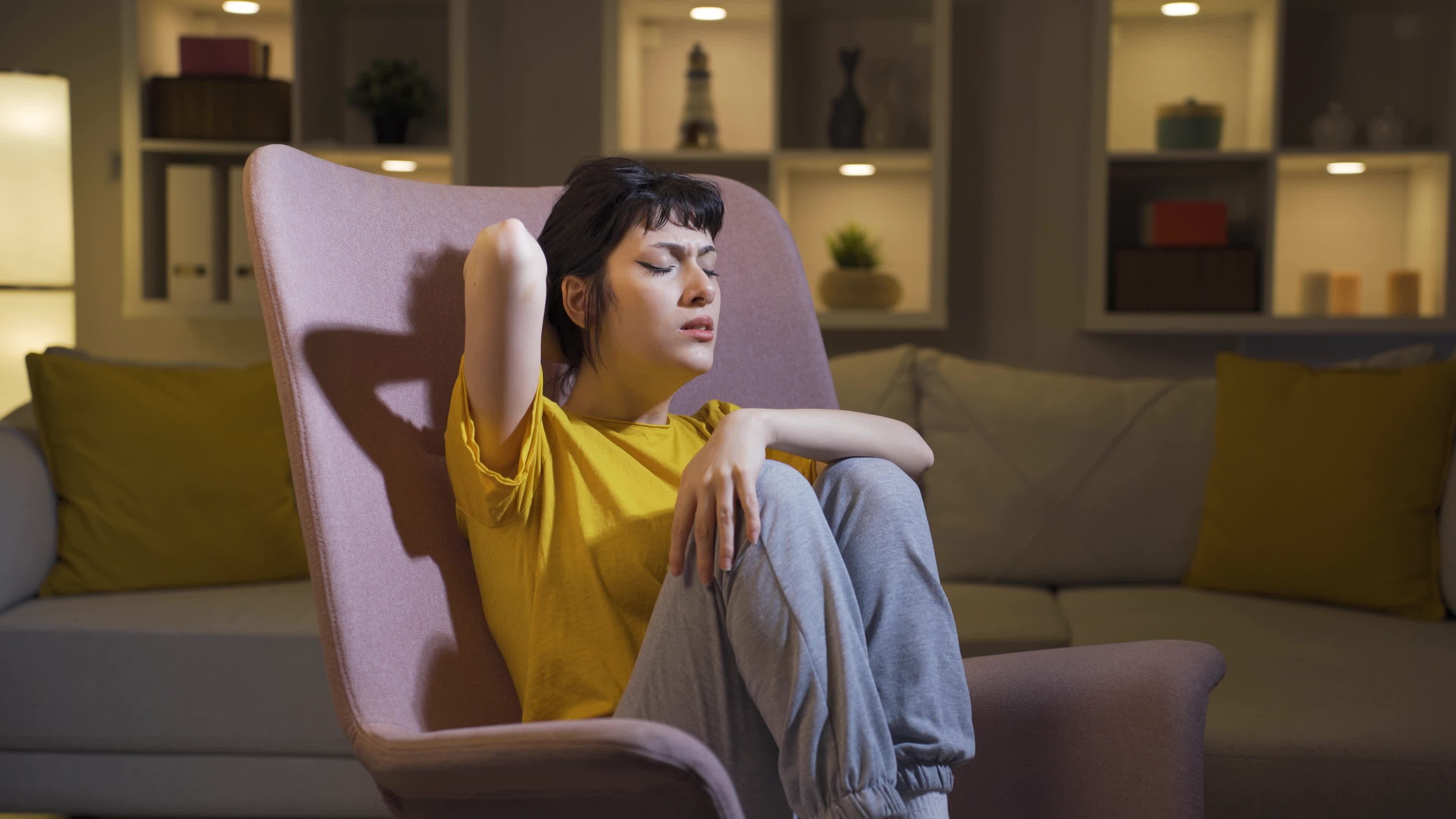 A mentally ill young woman who is angry with herself. 33066898 Stock Video at Vecteezy