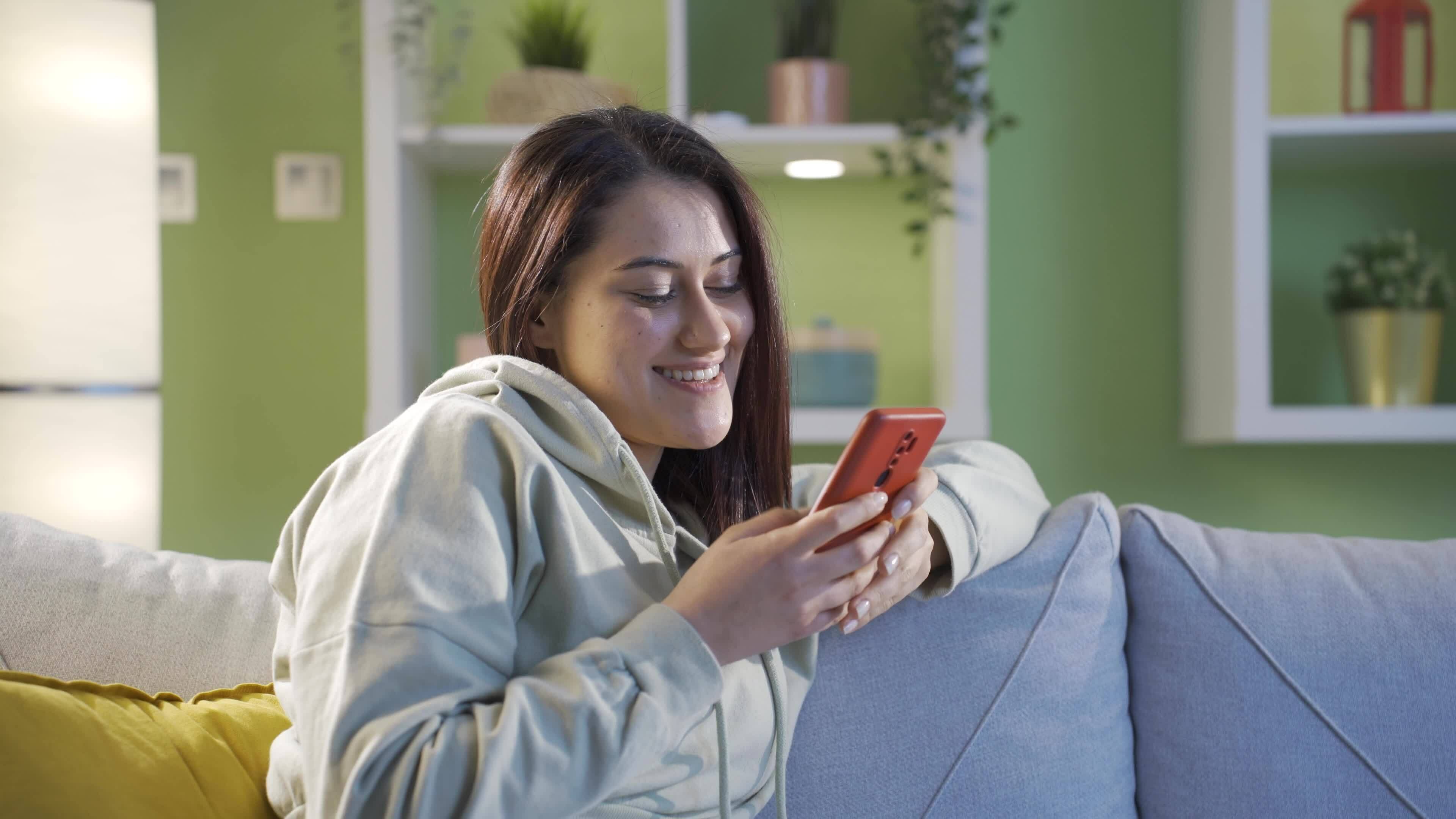 Woman texting late at night on the phone. 33499273 Stock Video at Vecteezy