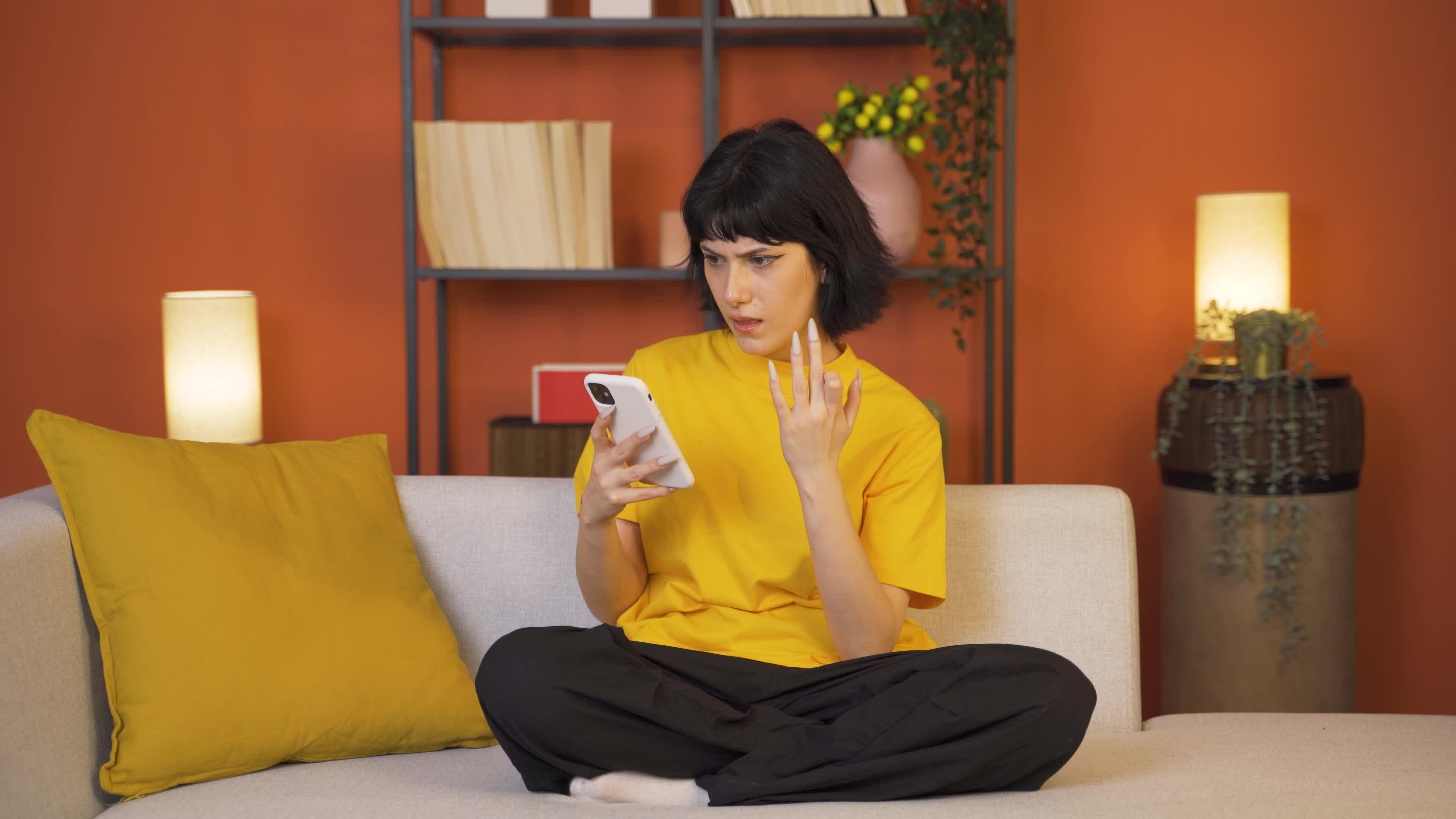 The Woman Who Can T Use The App On The Phone 33500755 Stock Video At Vecteezy