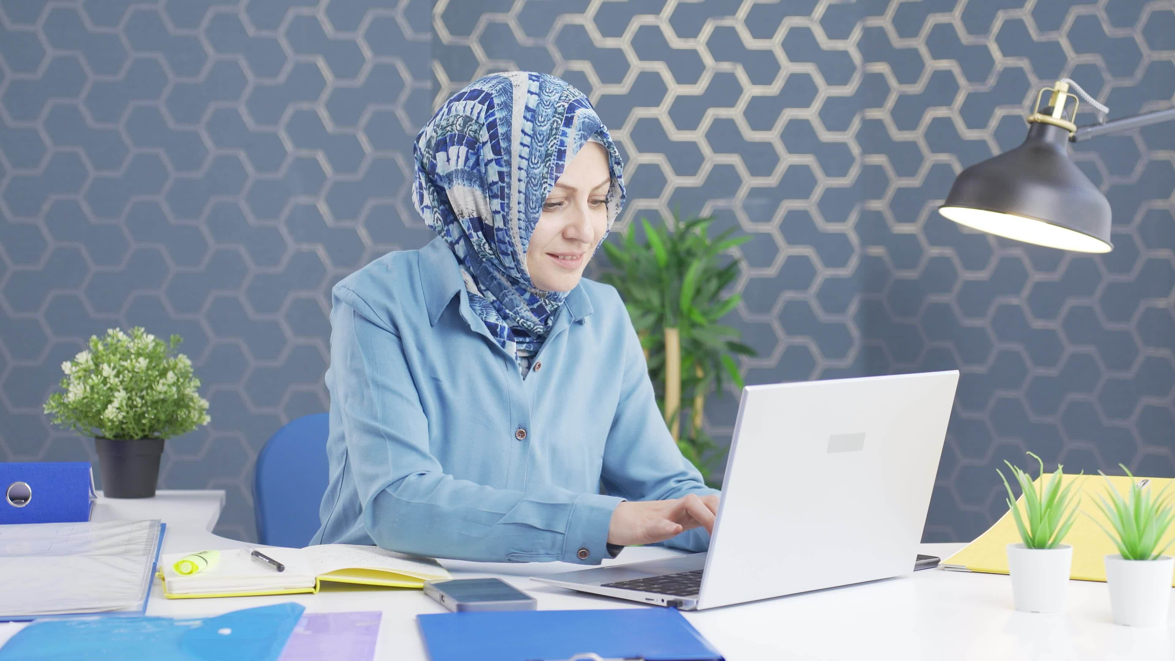 Frustrated business woman is upset. 33545750 Stock Video at Vecteezy