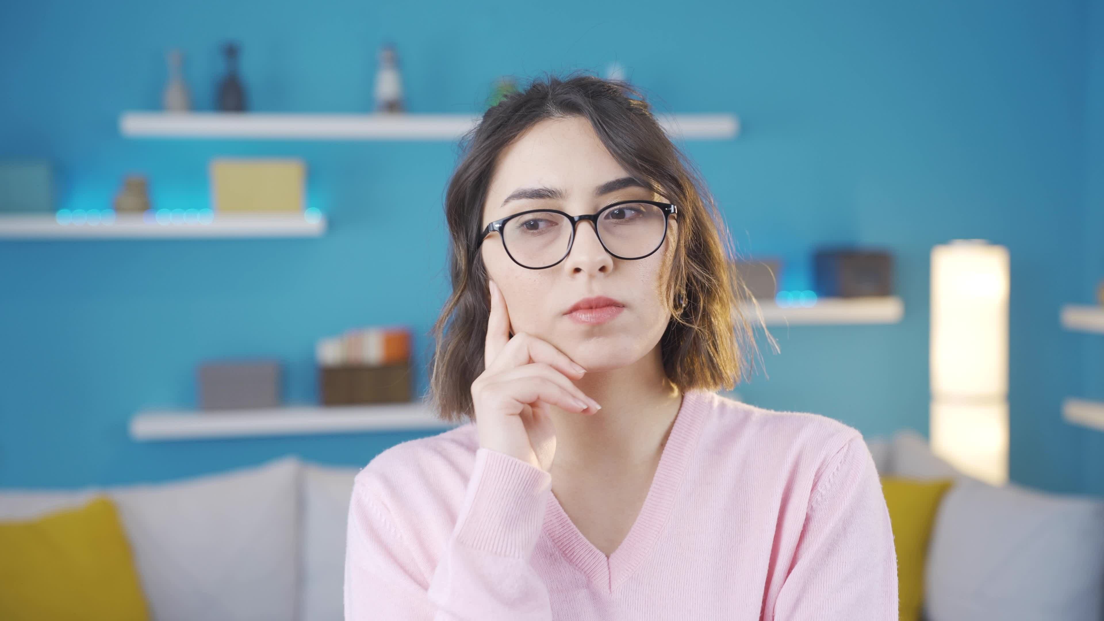 Thoughtful young woman trying to remember. 33557363 Stock Video at Vecteezy Thoughtful young woman trying to remember. 33557363 Stock Video at Vecteezy