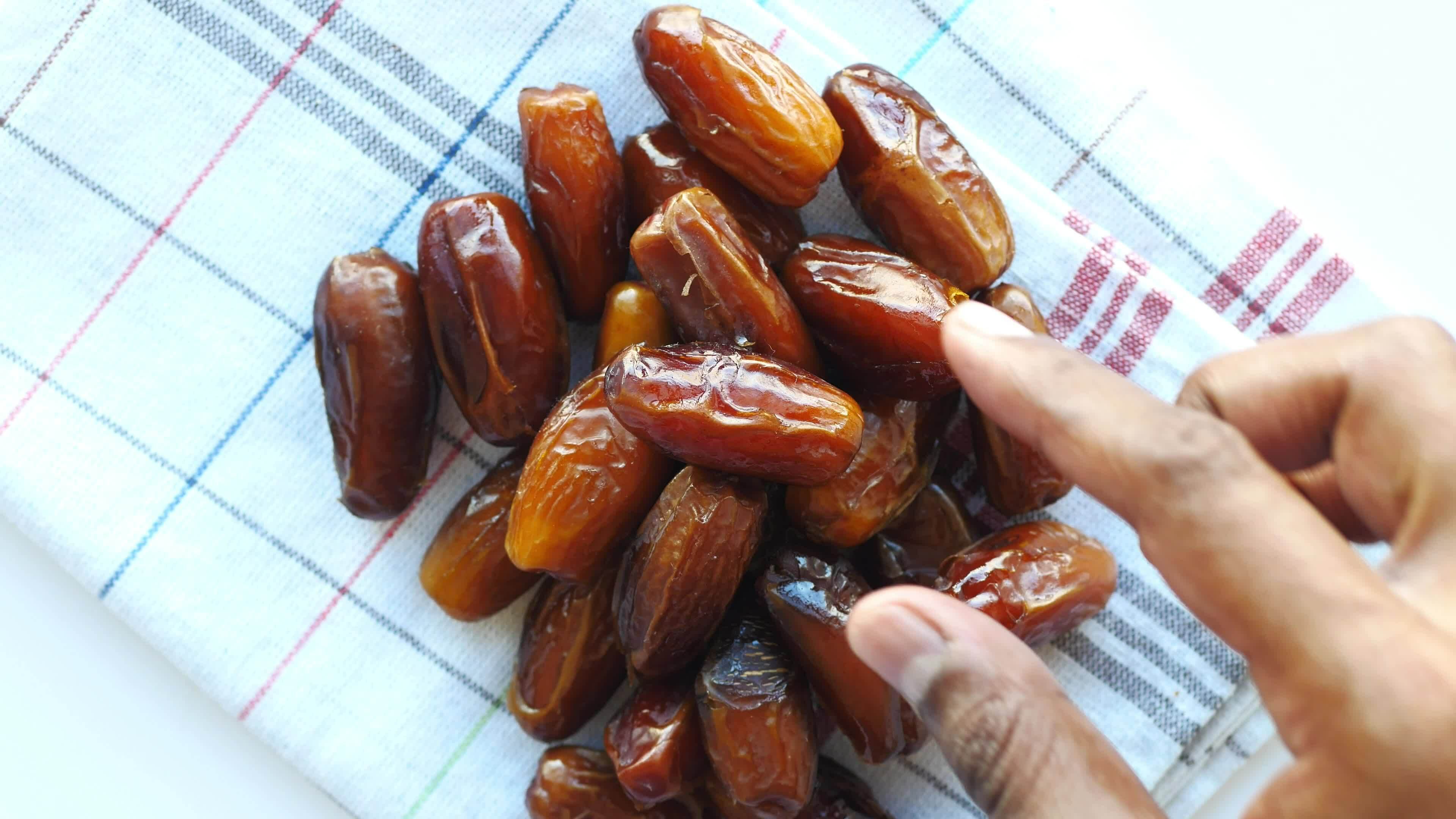 top view of hand pick date fruits 33983794 Stock Video at Vecteezy top view of hand pick date fruits 33983794 Stock Video at Vecteezy