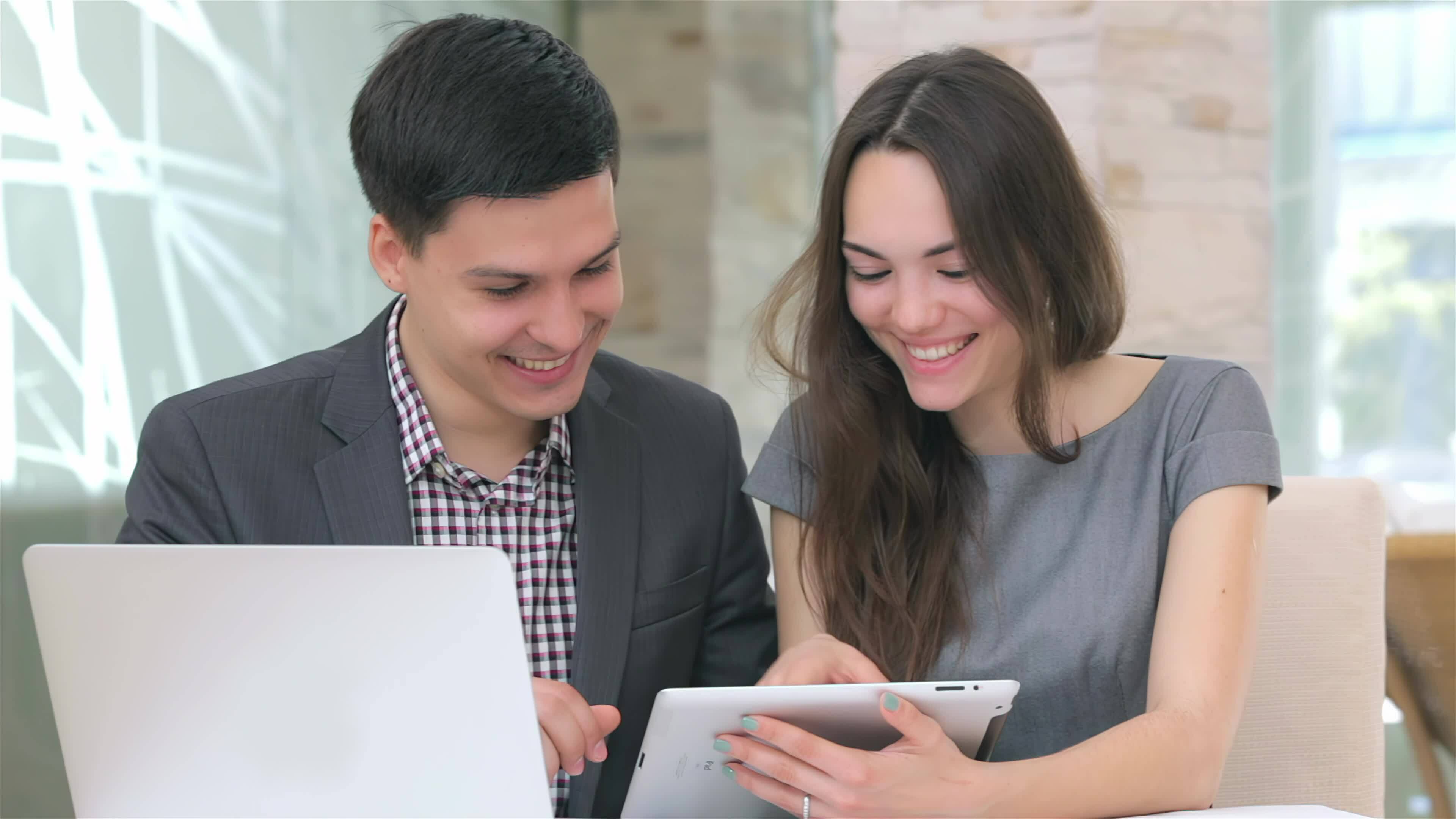 Collating Data On The Tablet 34773964 Stock Video At Vecteezy