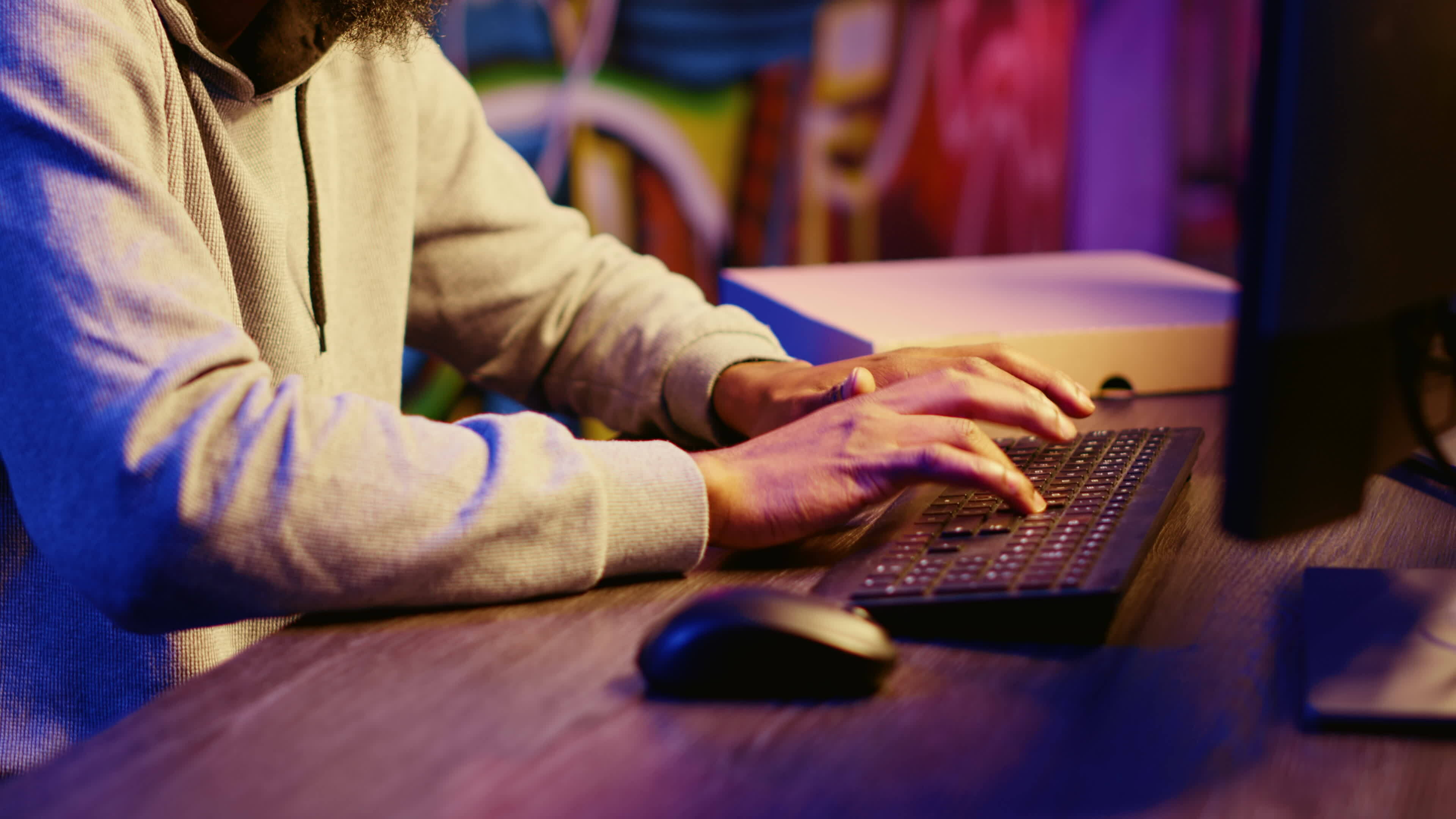 Hacker Using Vpn And Darknet As Anonymity Tools To Mask His Online