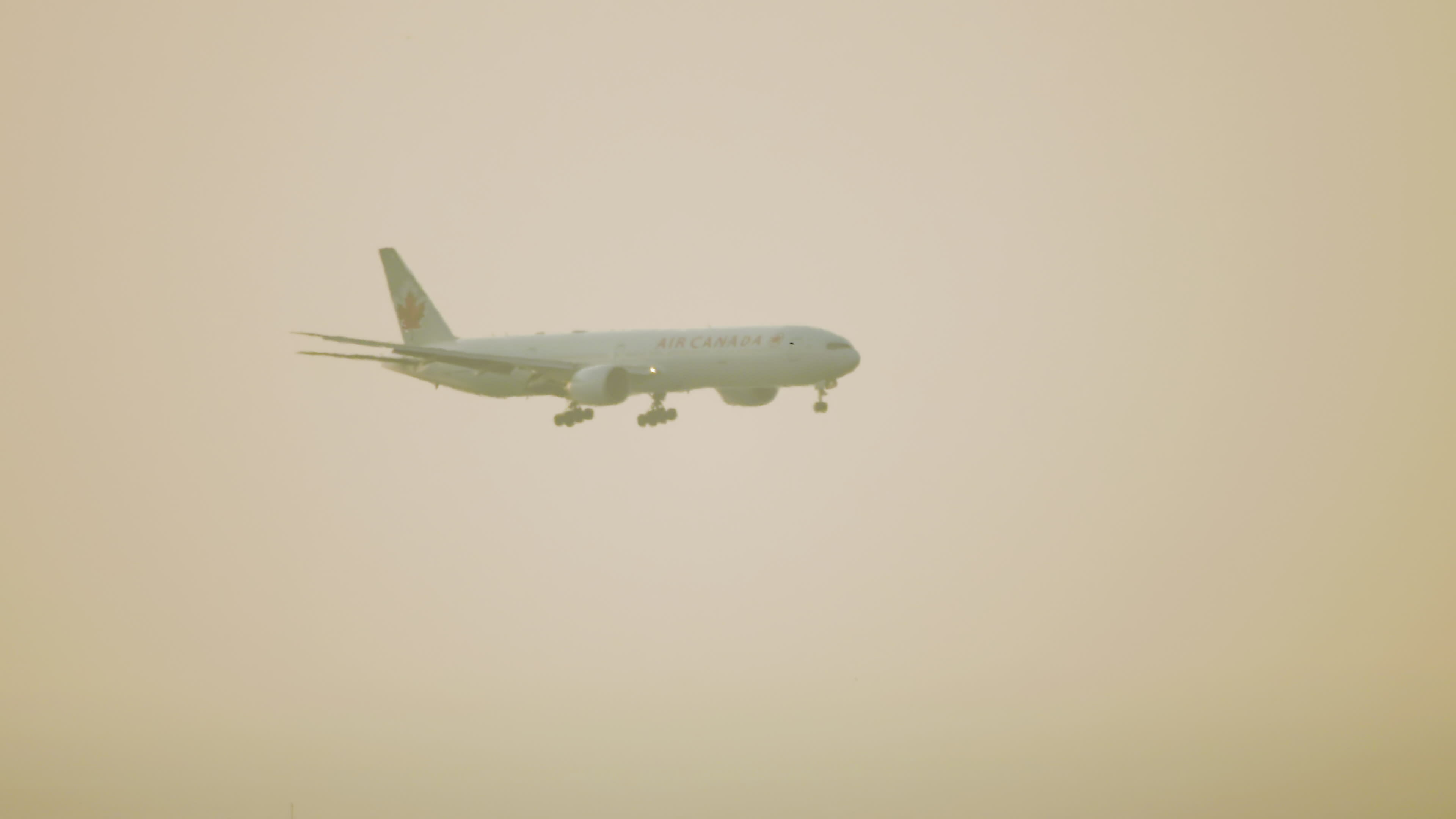 Hong kong November 07, 2019 kommerziell breiter Körper Flugzeug boeing 777 von Kanada Luft ...