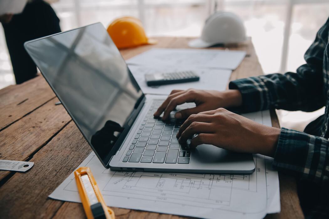 Contractor On Computer Stock Photos, Images and Backgrounds for Free ...