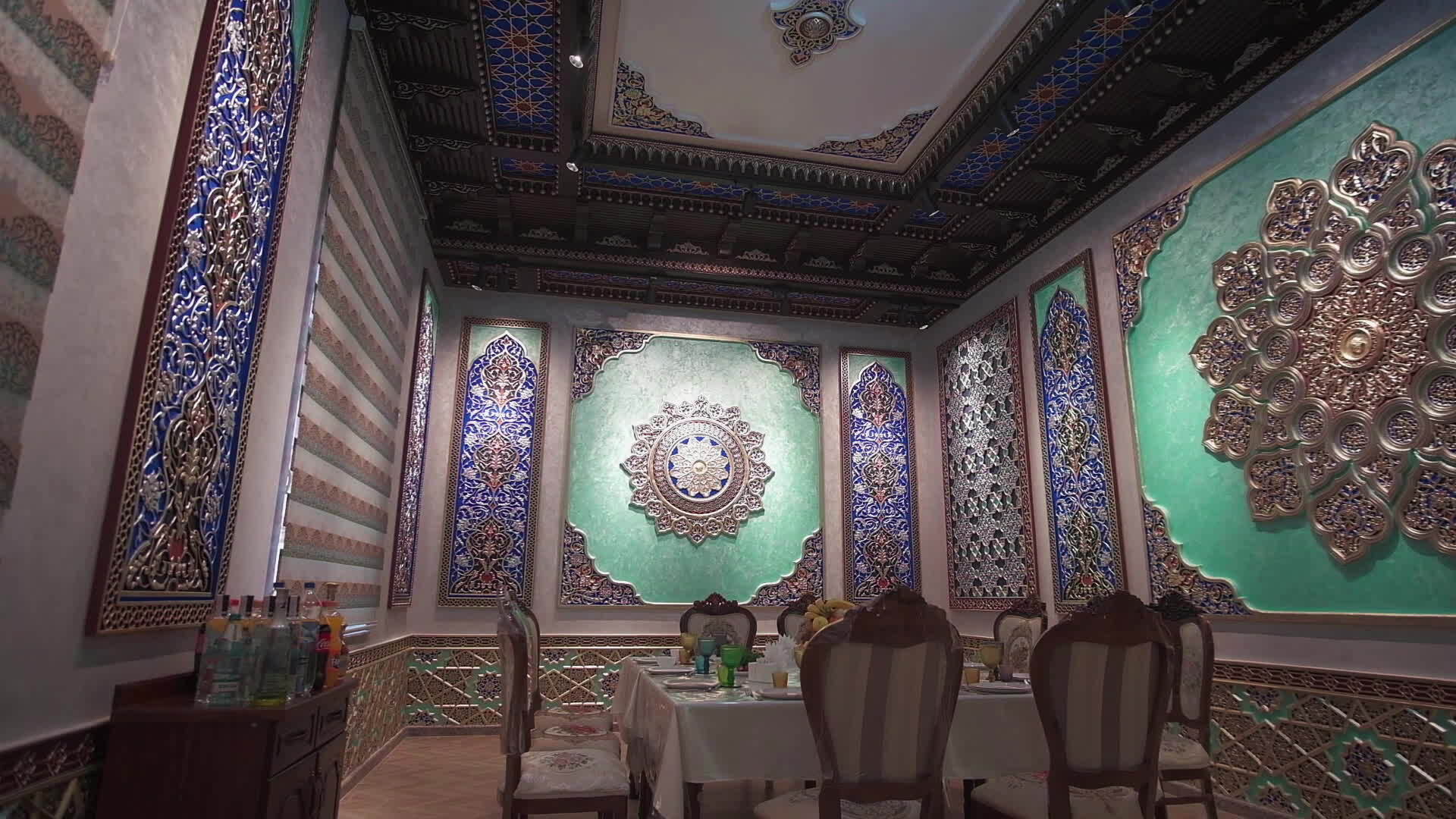 Dining room with richly colored walls and ceiling with Arabic-oriental ...
