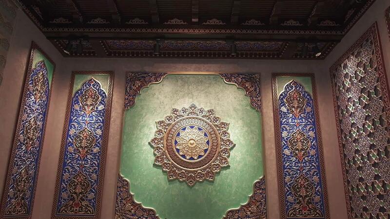 Dining room with richly colored walls and ceiling with Arabic-oriental ...