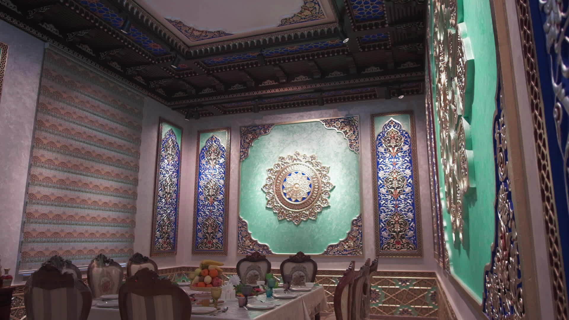 Dining room with richly colored walls and ceiling with Arabic-oriental ...