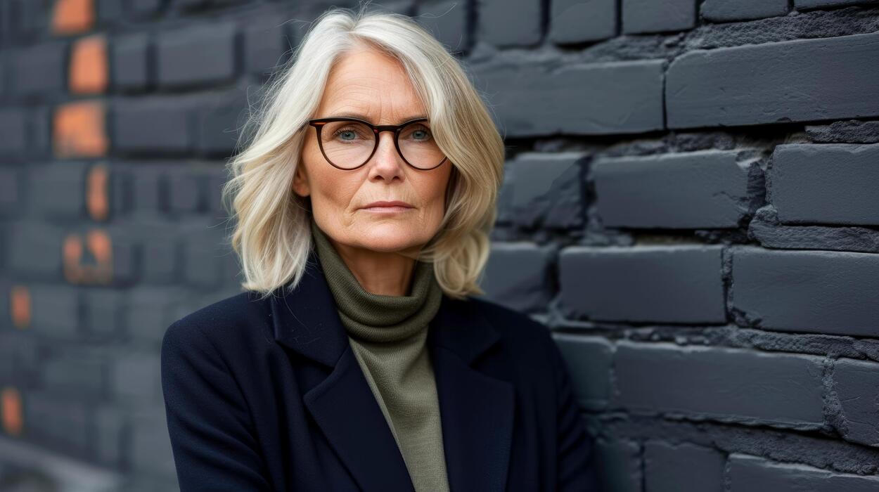 Mature Business Woman Stock Photos, Images and Backgrounds for Free ...