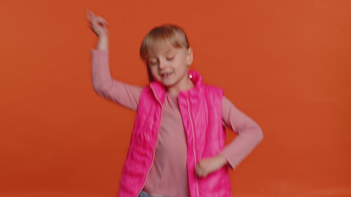 Menina Dancando Vídeos E Clipes De Stock Para Baixar Grátis