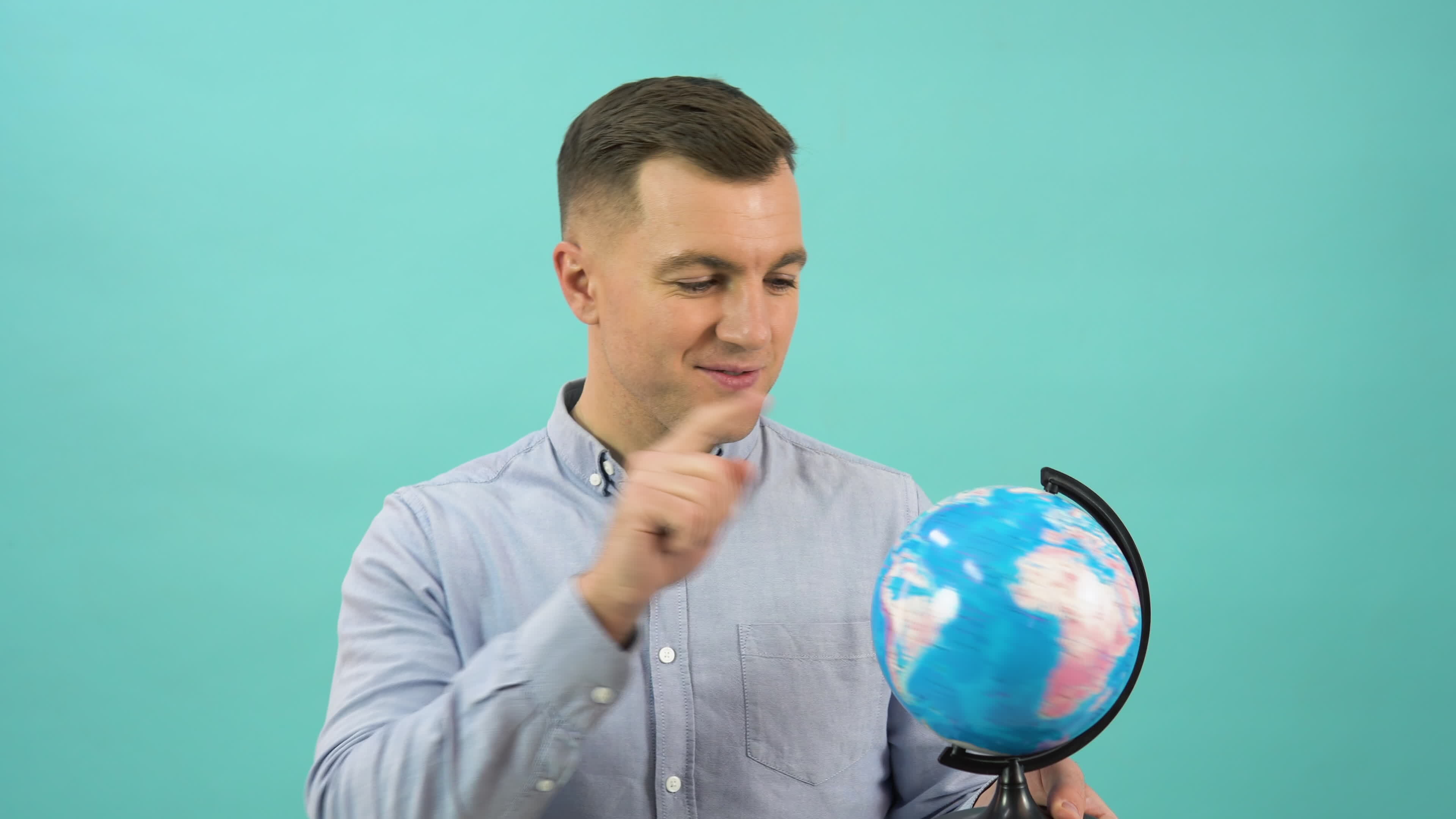 man globe suitcase blue background 42839399 Stock Video at Vecteezy