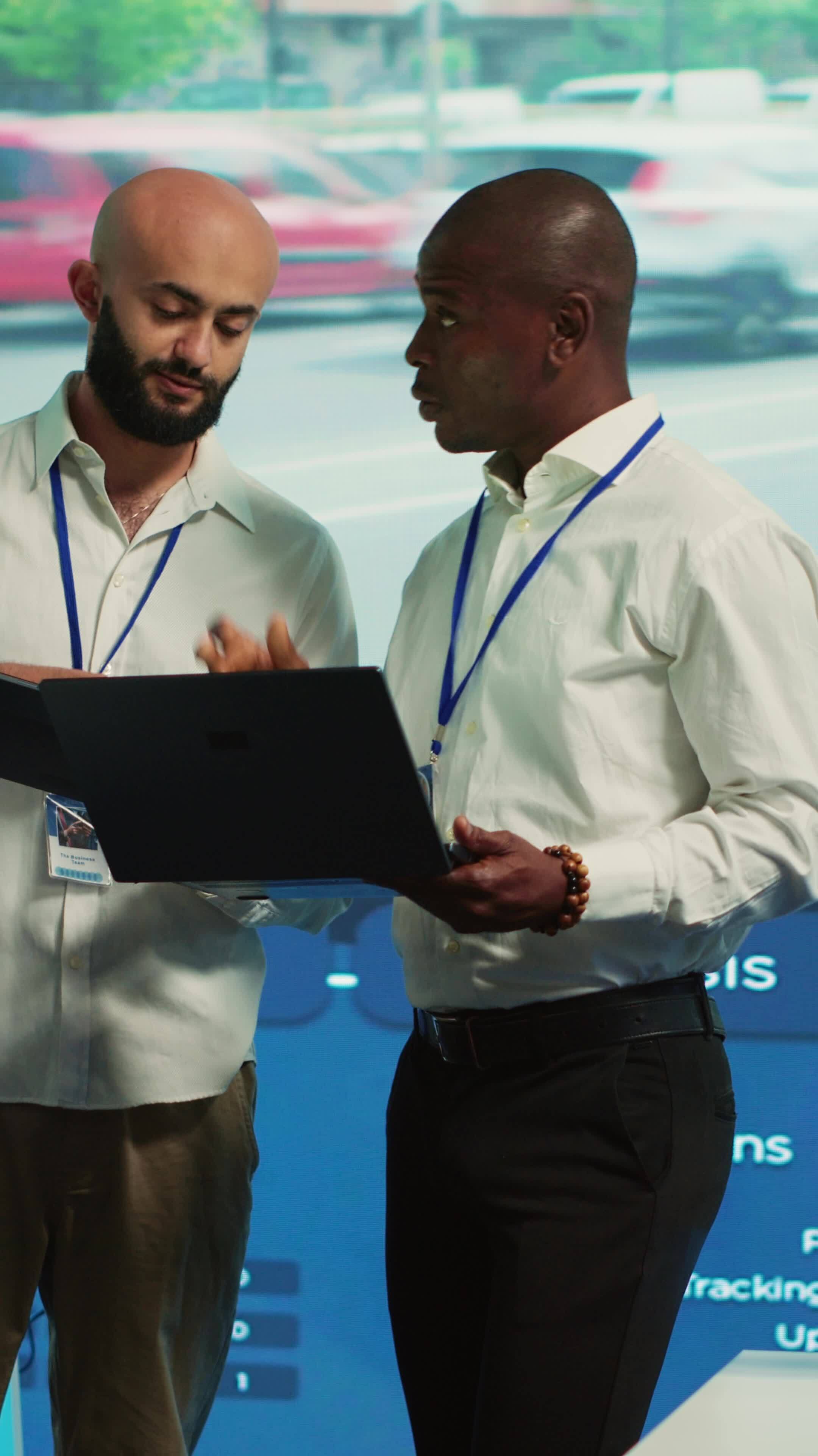 Vertical Experts Monitoring Real Time Urban Traffic Dynamics With Help