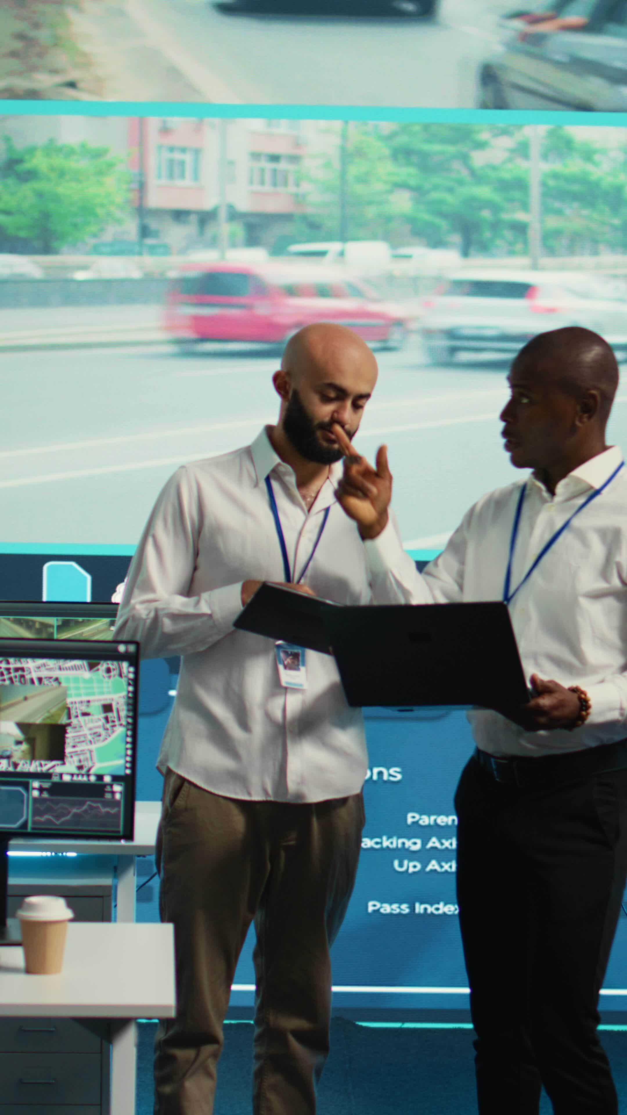 Vertical Experts Monitoring Real Time Urban Traffic Dynamics With Help