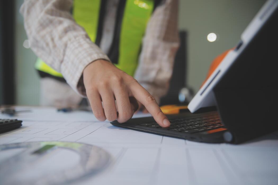 Contractor On Computer Stock Photos, Images and Backgrounds for Free ...