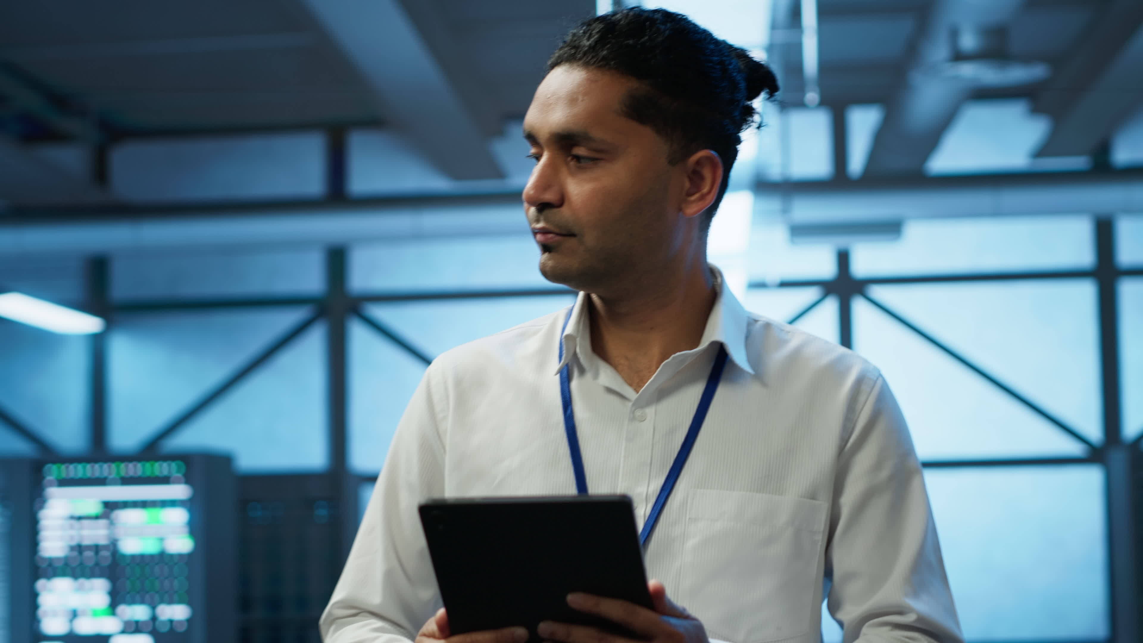 Security Analyst In Data Center Monitoring Security Threats Implementing Cybersecurity Measures