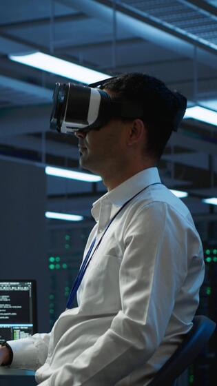 Vertical Programador En Datos Centrar Gerente Y Mantener Bases De Datos Utilizando Futurista Vr