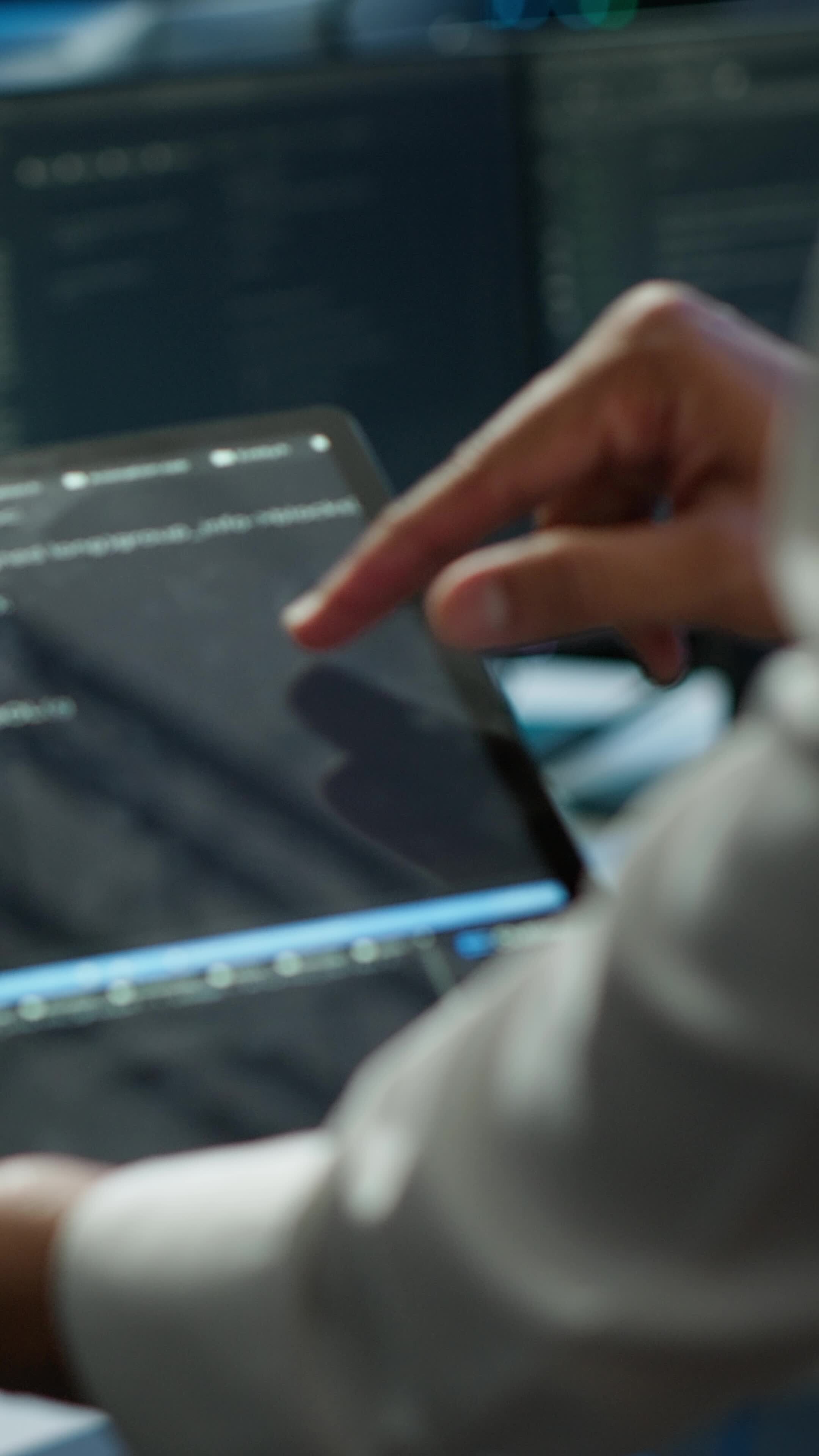 Vertical Programmer using device in data center, managing servers ...