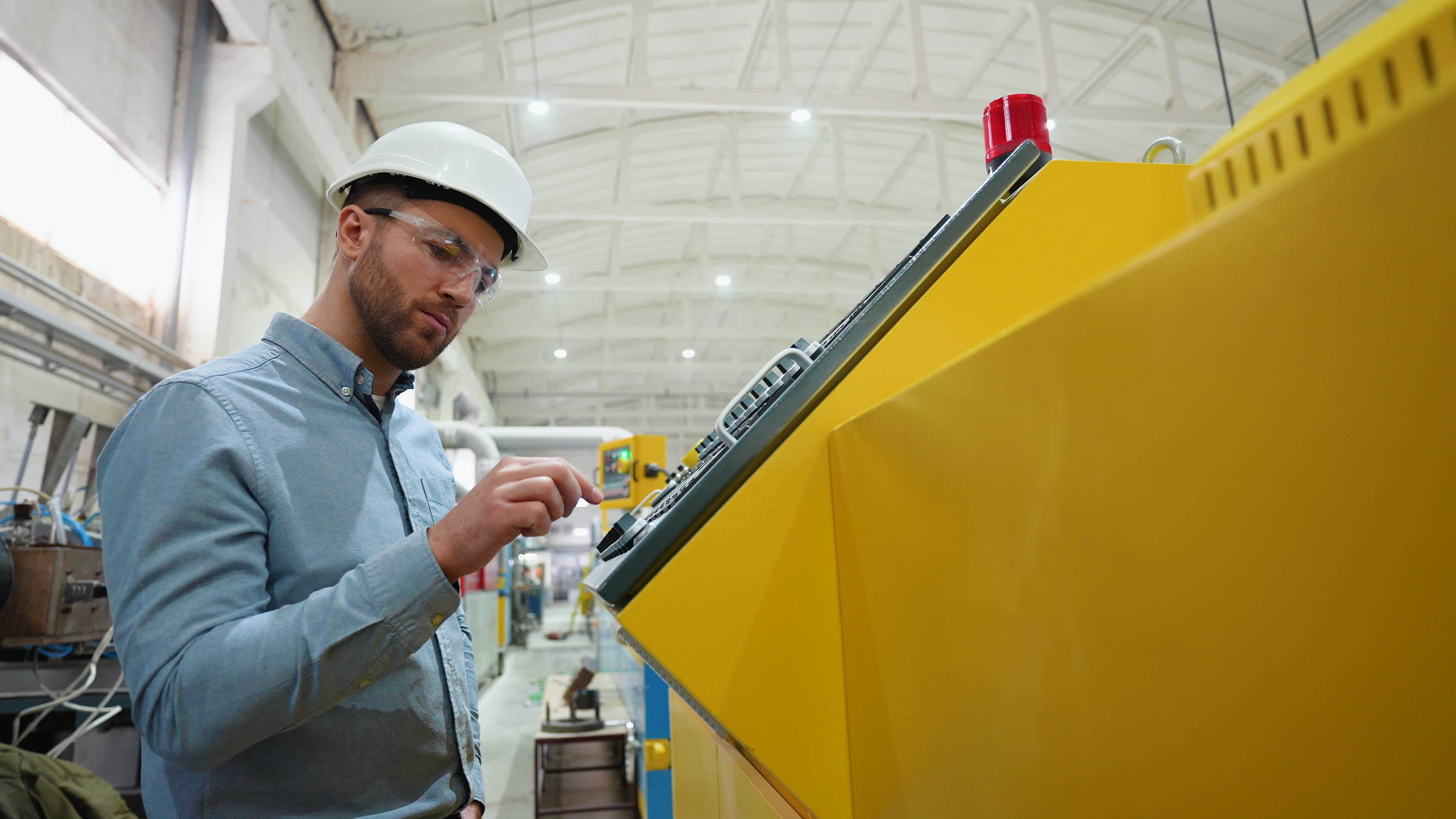 Manufacturing worker programming industrial CNC machine tool 50142691 ... Manufacturing worker programming industrial CNC machine tool 50142691 ...