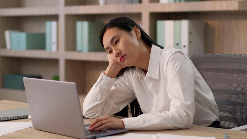 Bored tired exhausted Asian Korean business woman female worker ...
