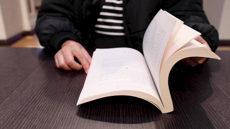 Person flipping through a book's pages 67938100 Stock Video at Vecteezy